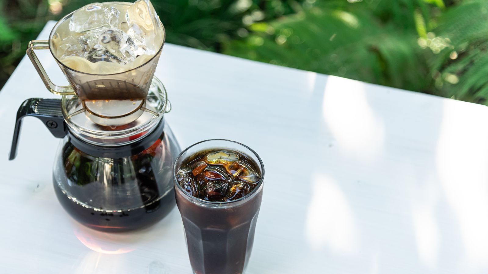 A barista's guide on how to make iced coffee from hot coffee | Homes ...