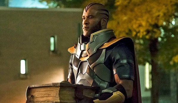 6 Arrow-verse Questions We Have Following That Batman Reveal On The ...