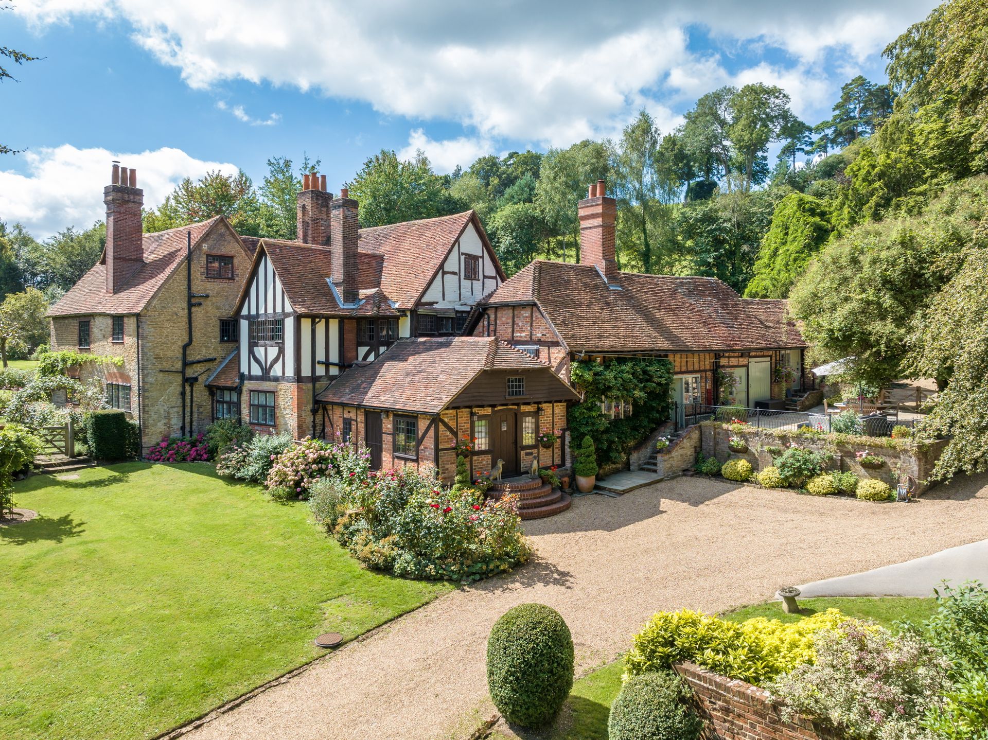 A Grade II-listed house in the Surrey Hills that was designed by Sir ...