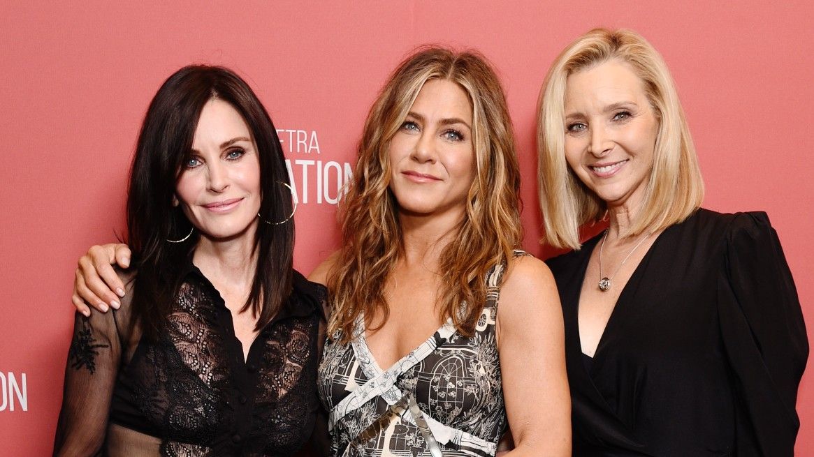 Courtney Cox recreates iconic Friends thanksgiving scene and her celeb ...