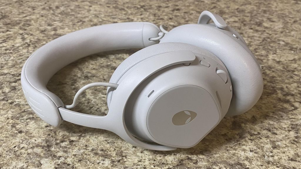 I abandoned Razer after over 5 years for this Alienware headset, and ...