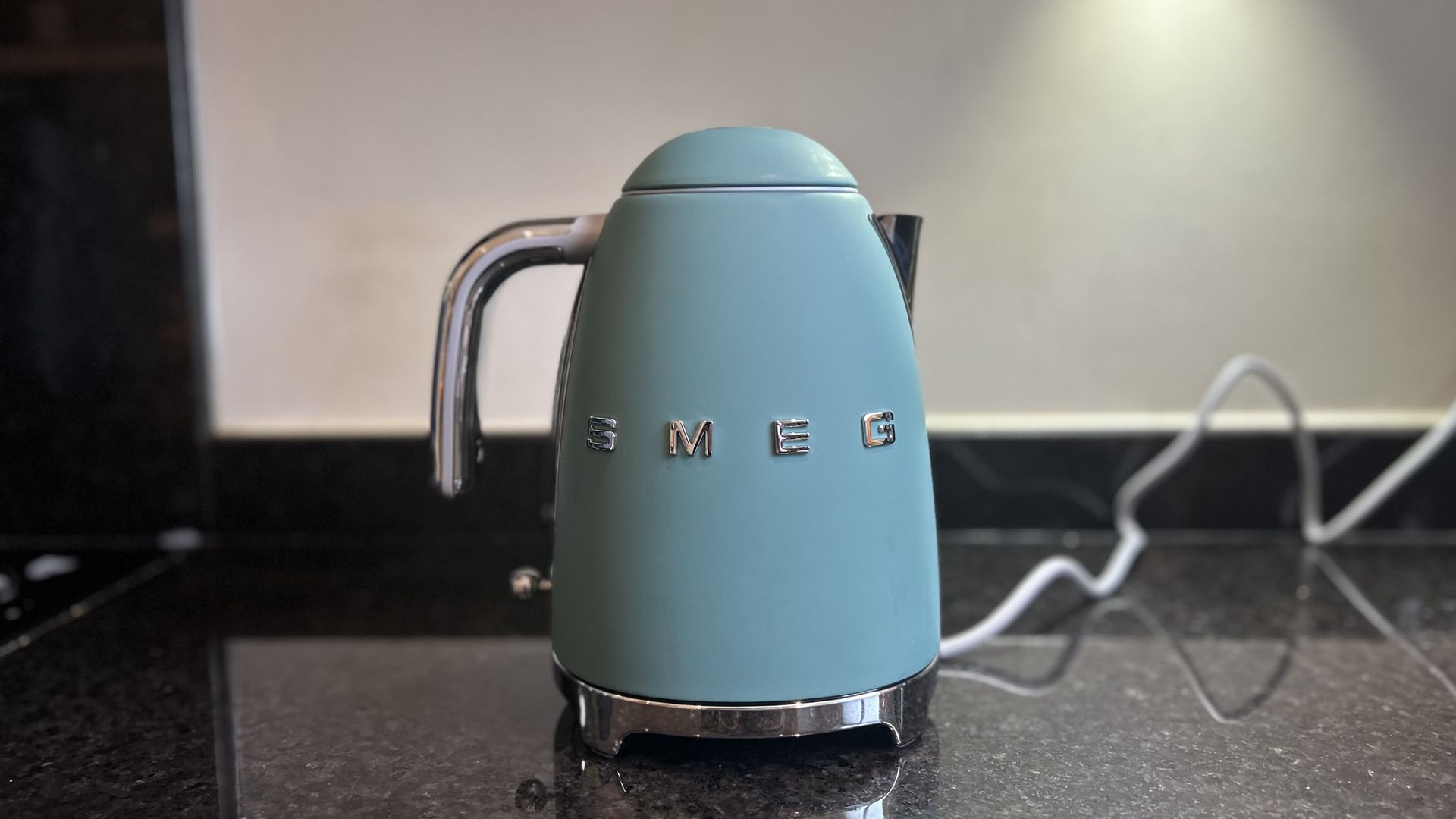 Smeg KLF03 kettle review: a retro classic that will never age | T3