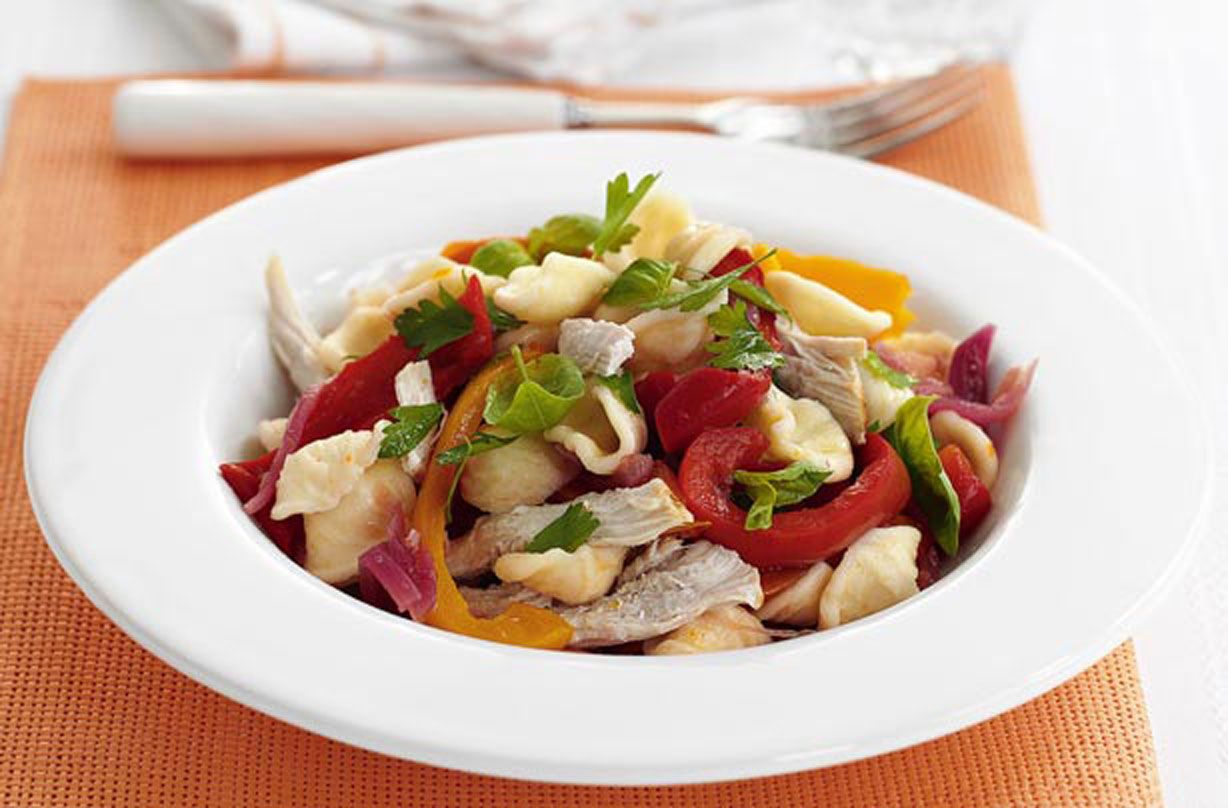 Slimming World's chunky chicken pasta salad | Dinner Recipes | GoodtoKnow