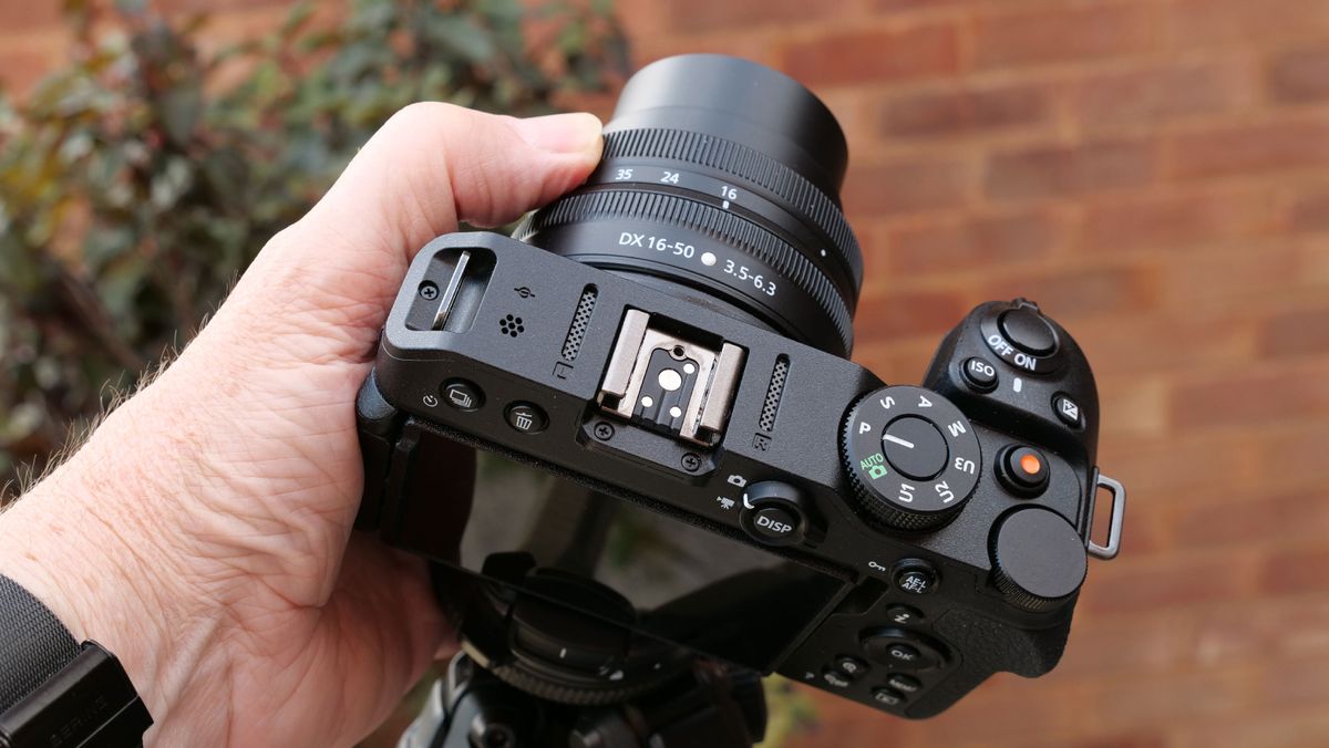 The little mirrorless Nikon Z30 is now cheaper than some trendy compact ...