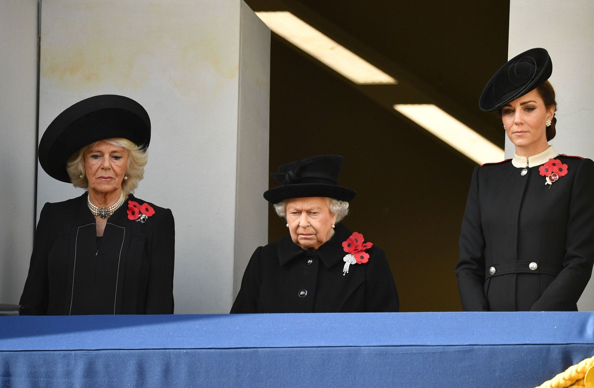 Why the Queen and Kate wore multiple poppies on Remembrance Sunday ...
