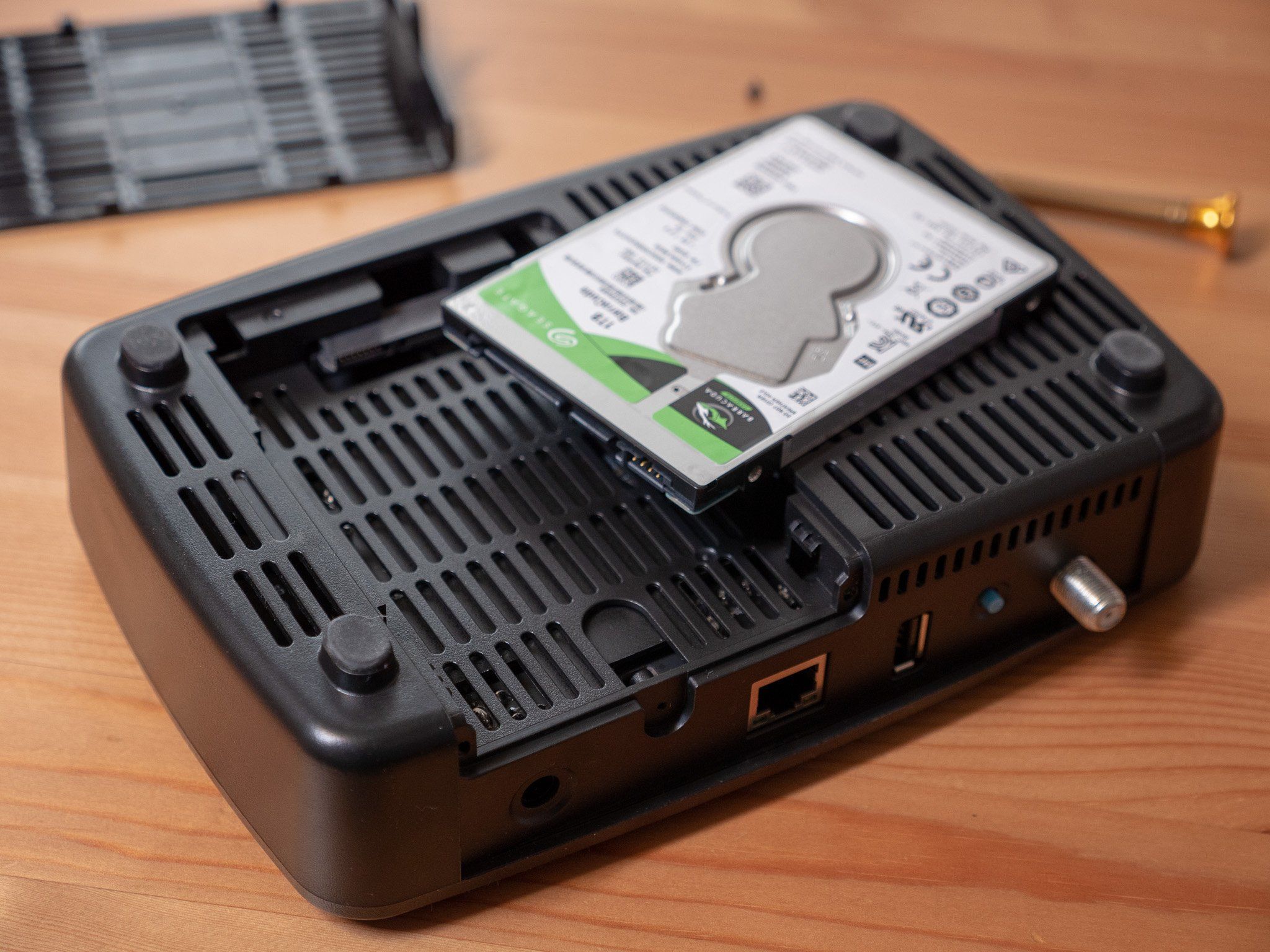 Does Tablo Quad come with a hard drive? | What to Watch
