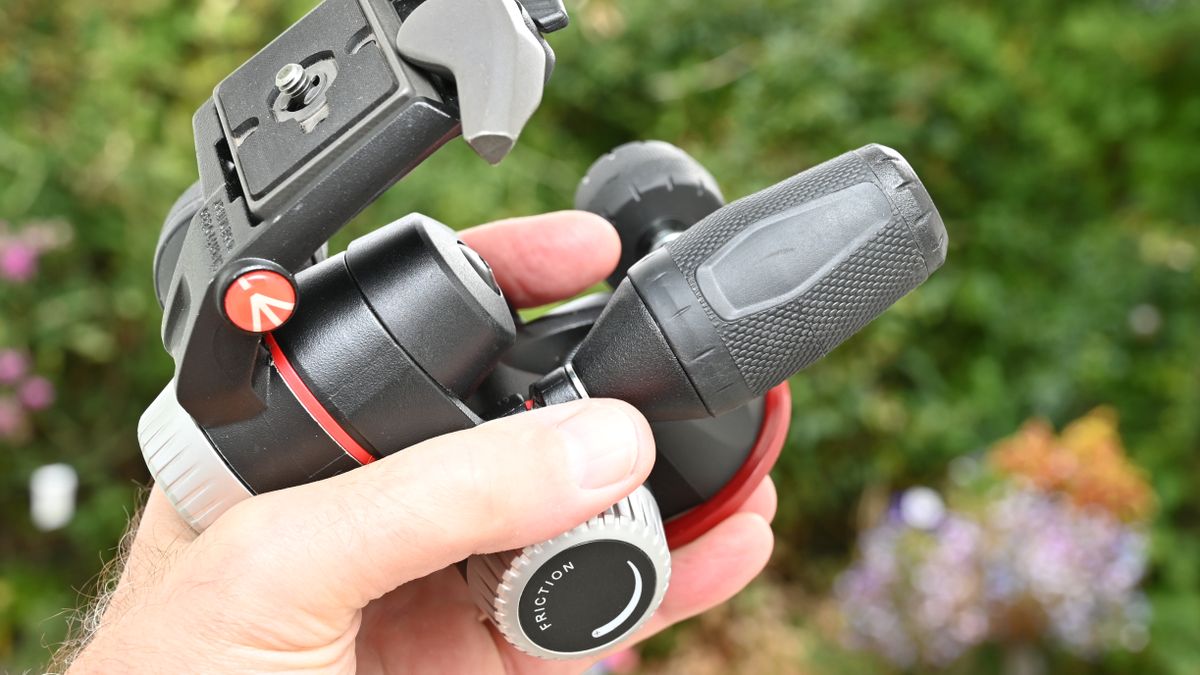 Manfrotto X-PRO 3-way head review: tilt, pan and swivel in fine style ...