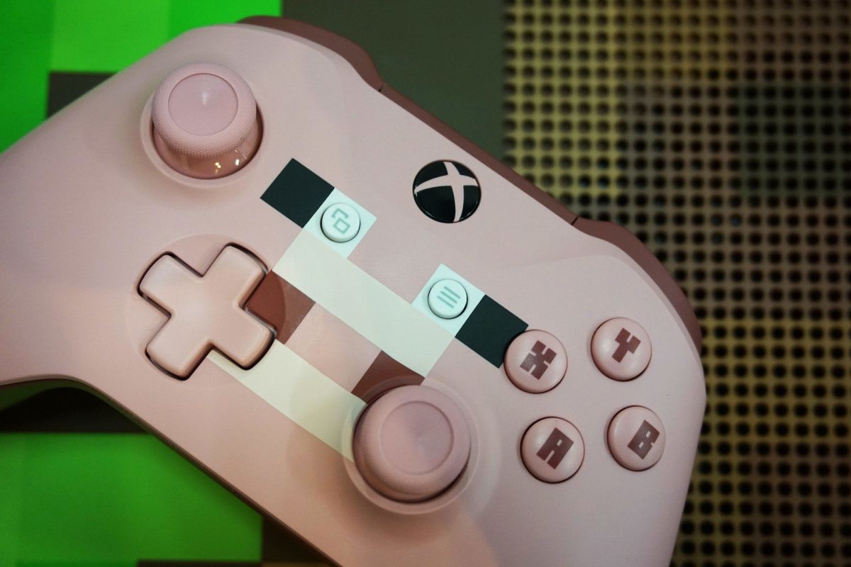 Hands-on with the Minecraft Xbox One S Limited Edition Bundle | Windows ...