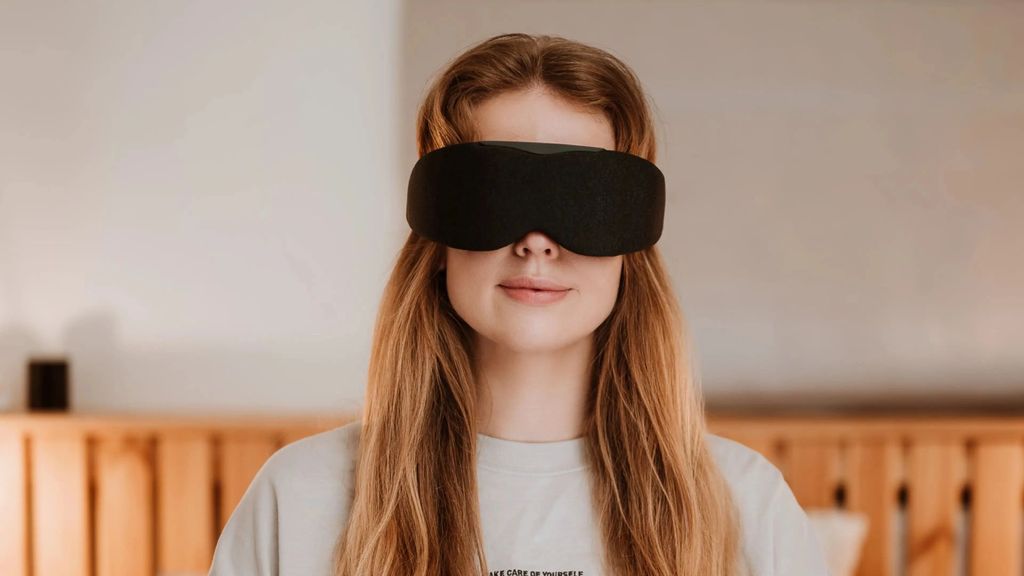 I tried the light-blocking Aura Smart Sleep Mask — here's what I ...