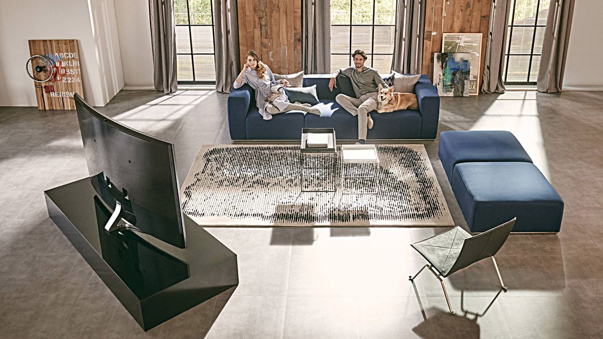 Why Samsung's 2017 curved screen onslaught is a step backwards for TV ...