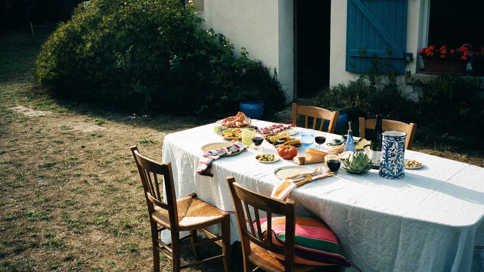 Expert-approved tablescaping ideas to transform outdoor entertaining ...