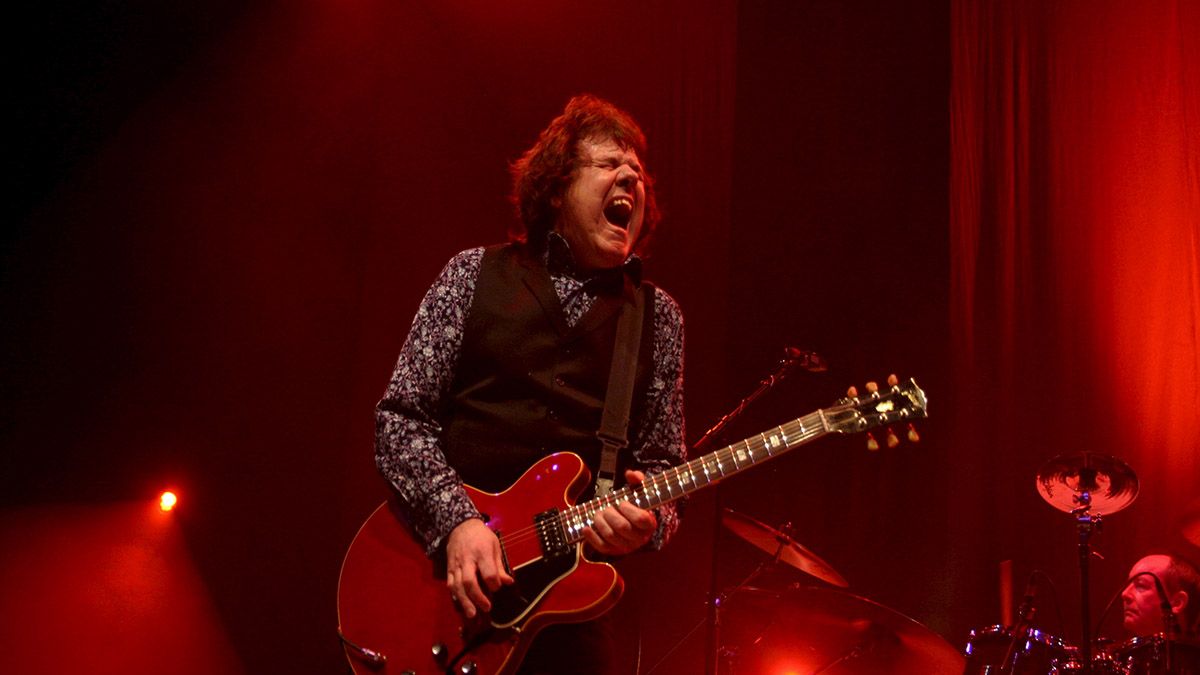 Watch Gary Moore dispense wisdom, play jazz and shred blues on a Gibson ...