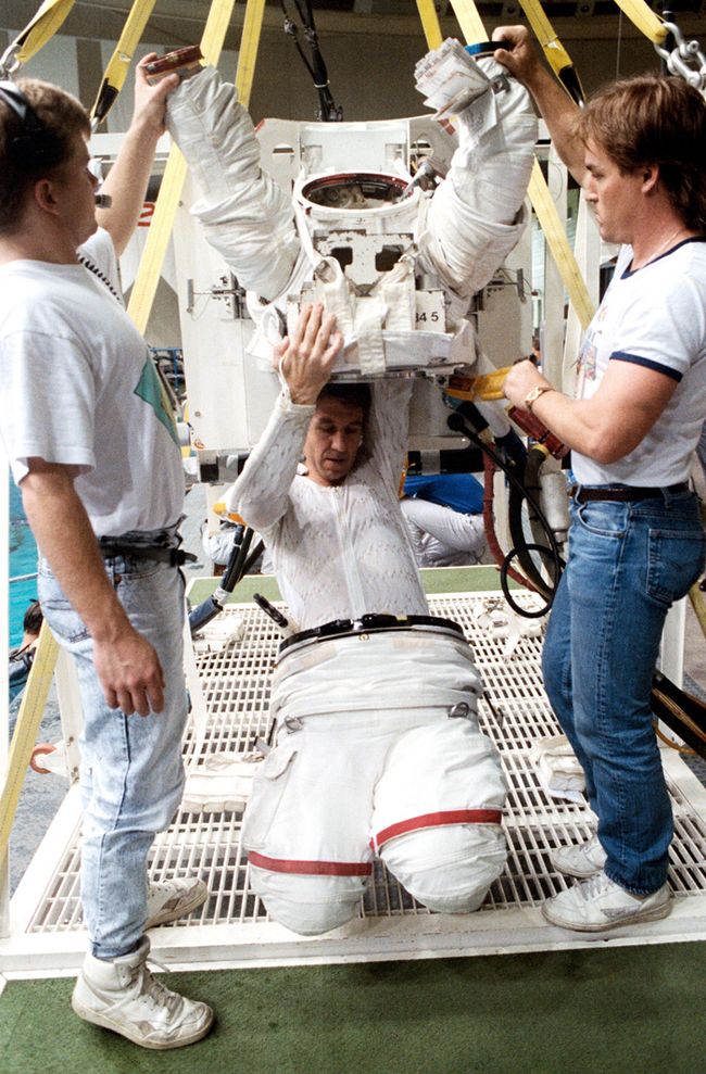 Space History Photo: Robert Springer Dons EMU for Training | Space