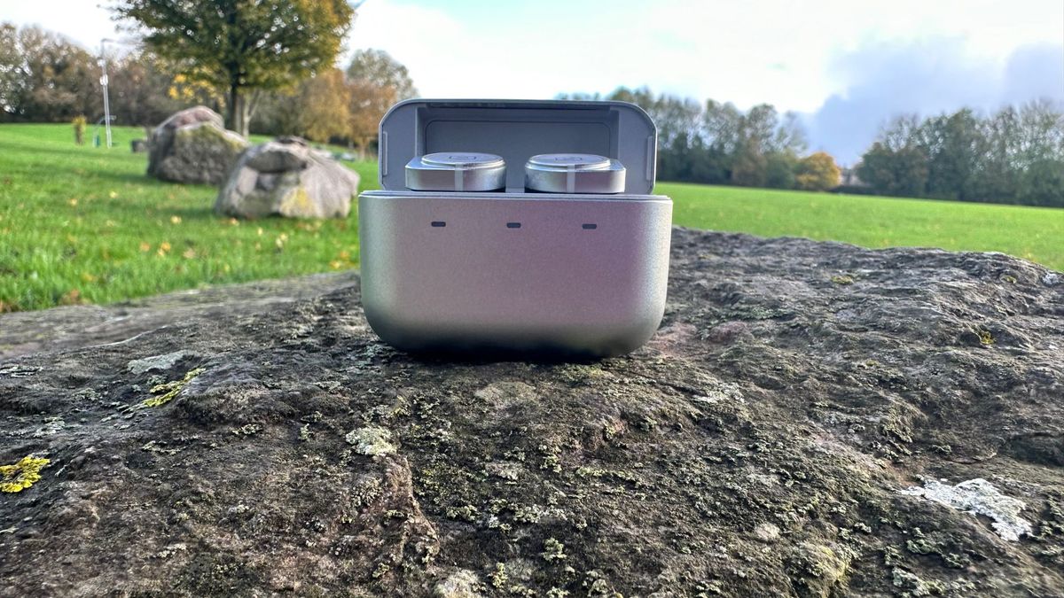 Master & Dynamic MW09 review: Premium earbuds that are worth every cent ...