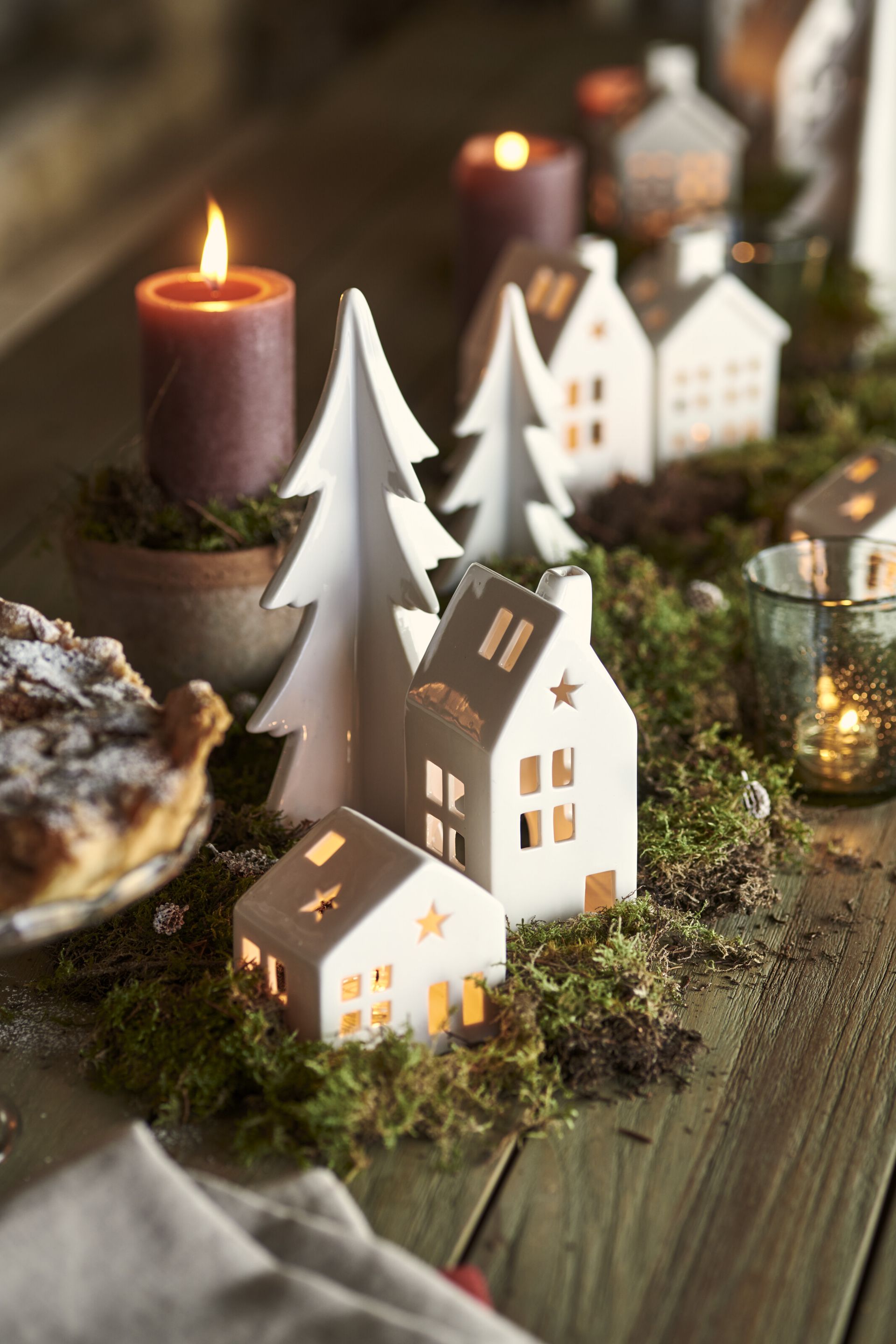 Christmas table garland ideas: 18 looks to set the scene | Homes & Gardens