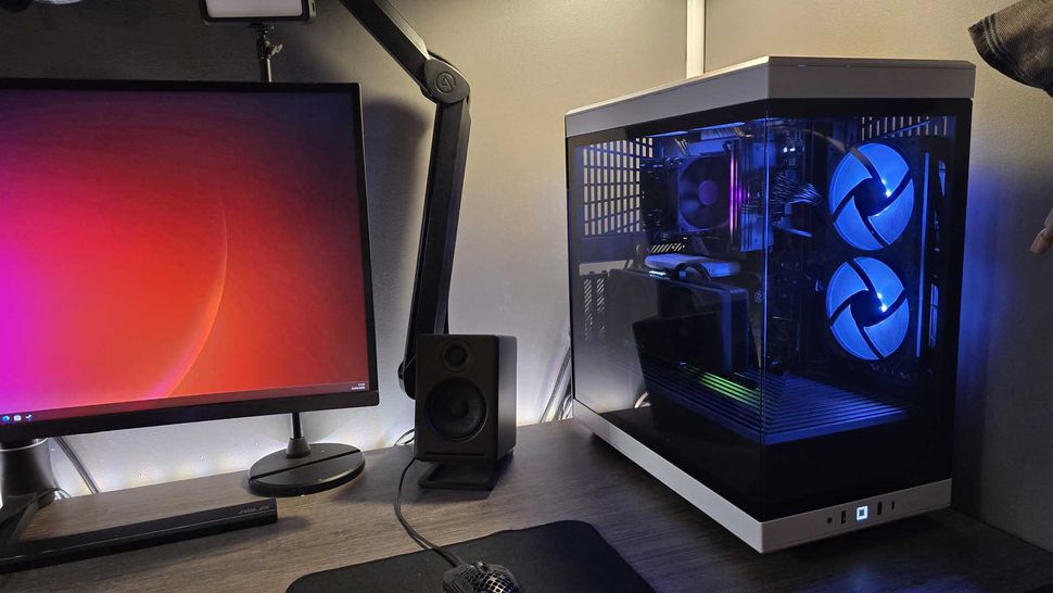Hyte Y40 review | PC Gamer