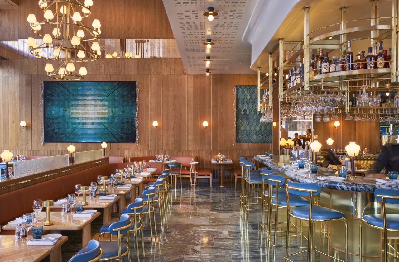 8 Of The Most Romantic And Beautiful Bar Interiors