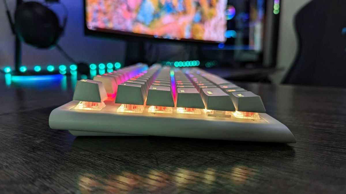 Alienware Tri-Mode Wireless Gaming Keyboard (AW920K) review: Expensive ...