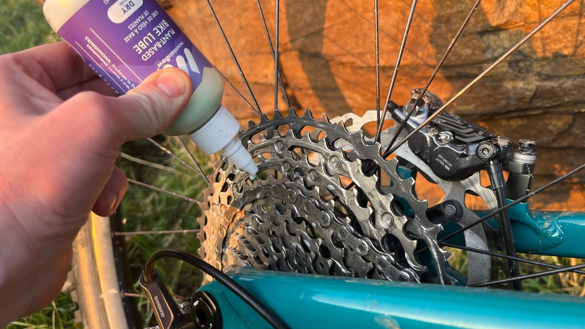 Mountainflow Eco Wax Dry Chain Lube review | Bike Perfect
