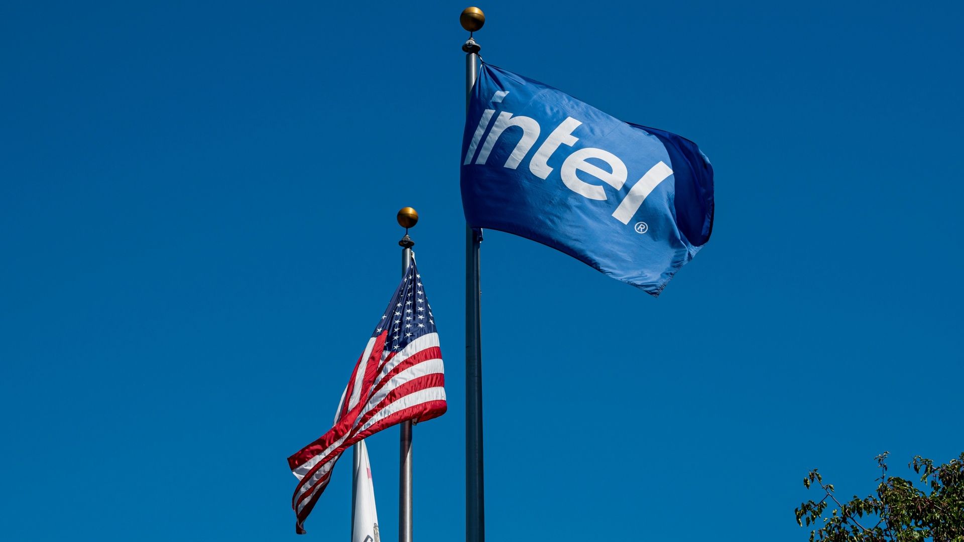 Intel agrees to a $4.46 billion sale for 51% stake in Altera | Windows ...