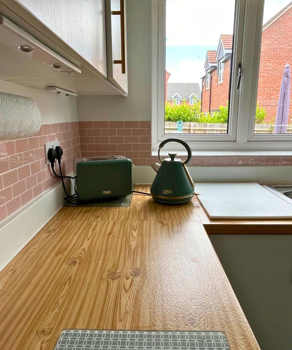 Wrapping kitchen counters vs painting | Real Homes