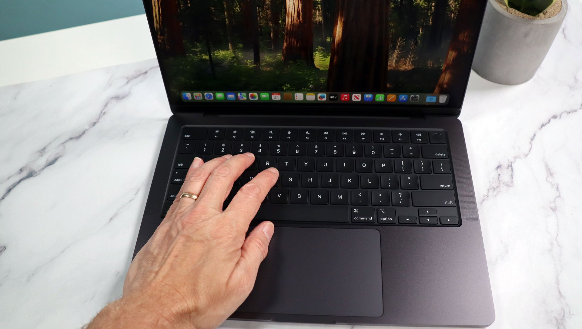 Want to turn your MacBook into a weighing scale? Me neither, but an app ...