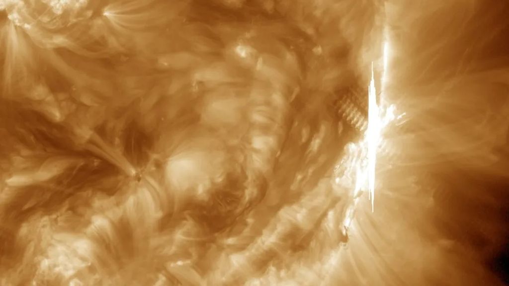 Solar storm bombarding Earth now may reach 'extreme' levels, sparking ...