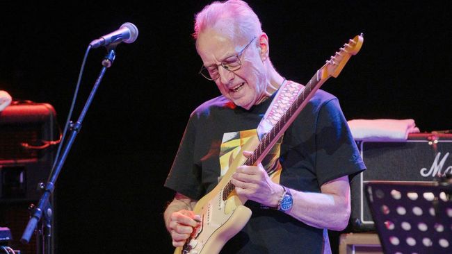 Clem Clempson almost formed a group with Glenn Hughes and David Bowie ...
