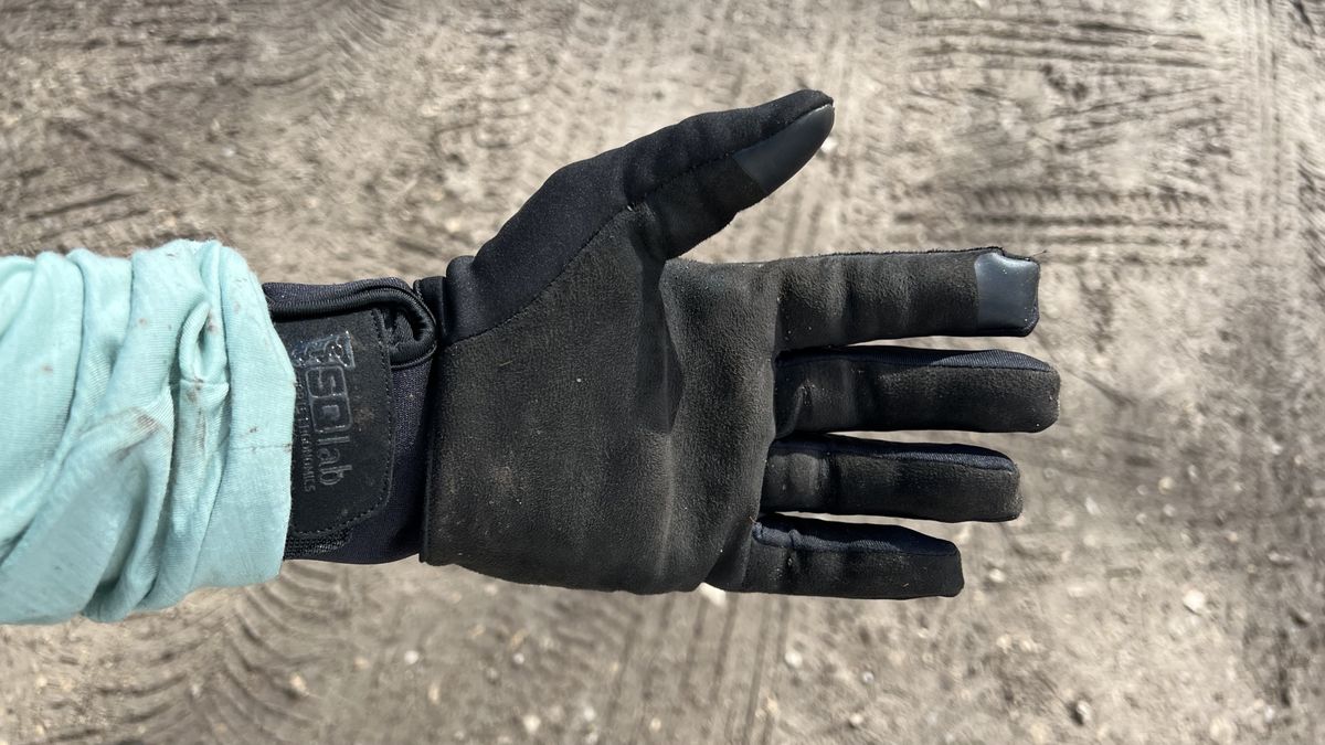 SQLab ONE10 gloves review – innovative fit and flap tech | Bike Perfect