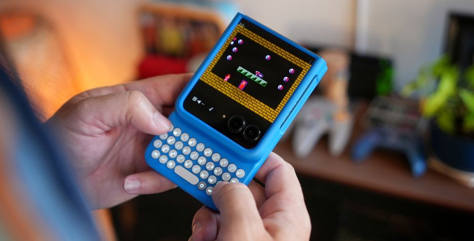 The Clicks Keyboard for my Motorola Razr can turn my phone into what I ...