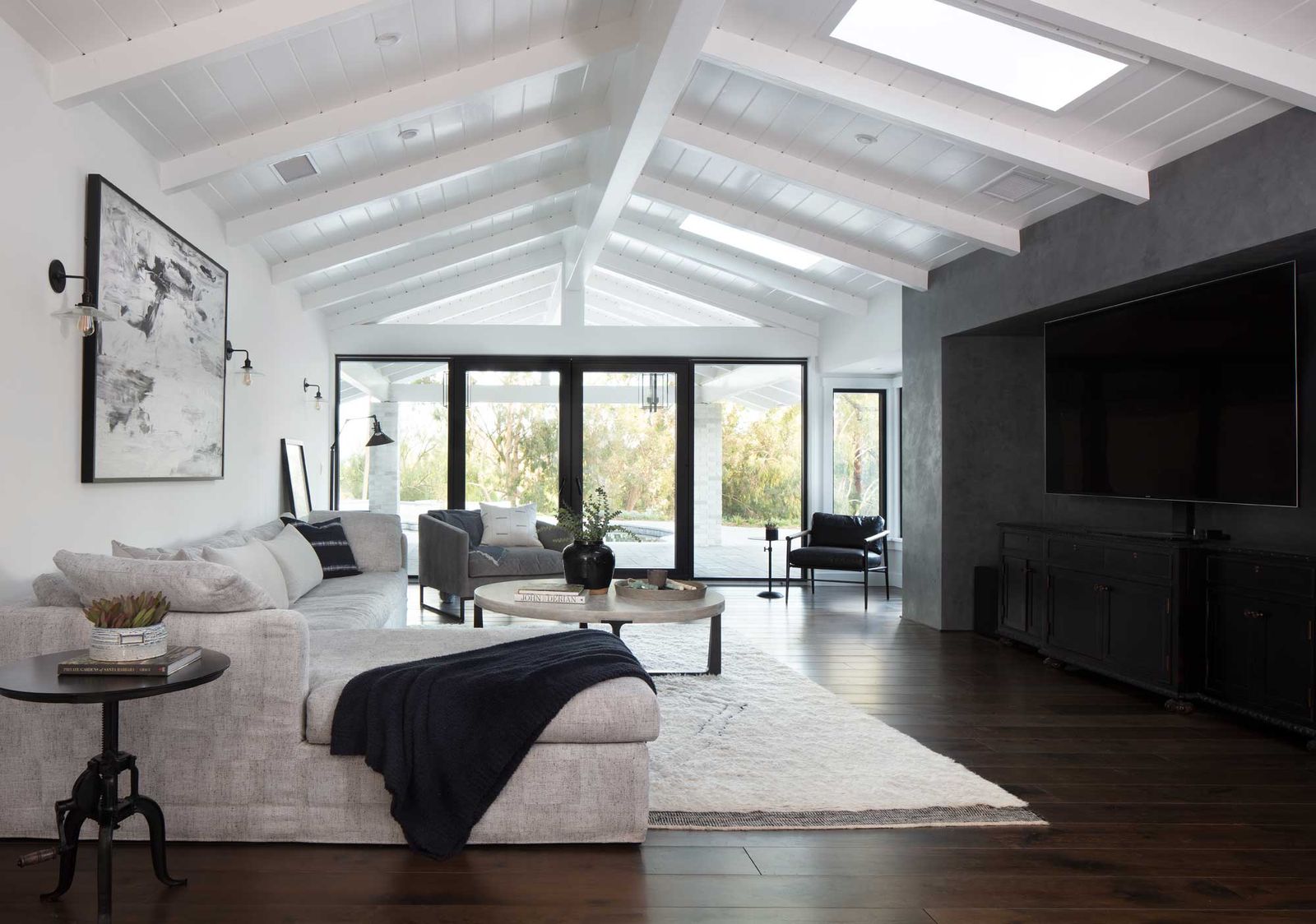 How can I make my sofa look more luxurious? 8 ideas to try | Livingetc
