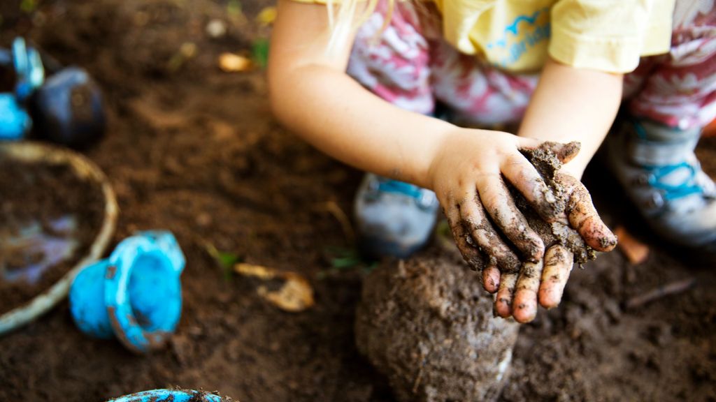 Is playing in the dirt good for kids' immune systems? | Live Science