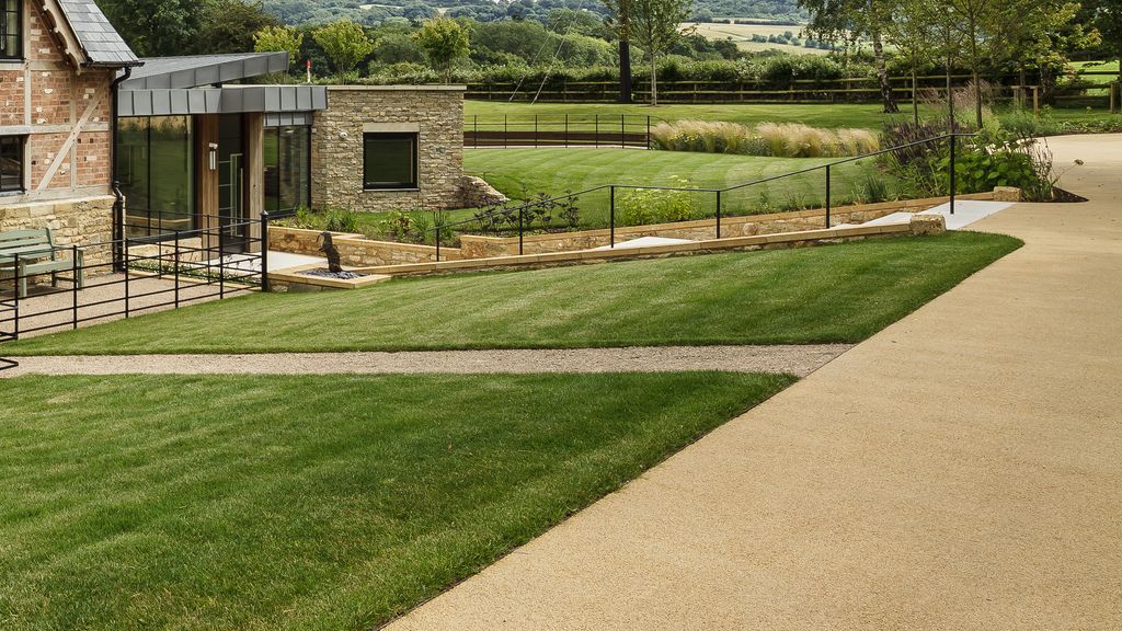 How much to returf a lawn? We look at the costs of laying new turf ...