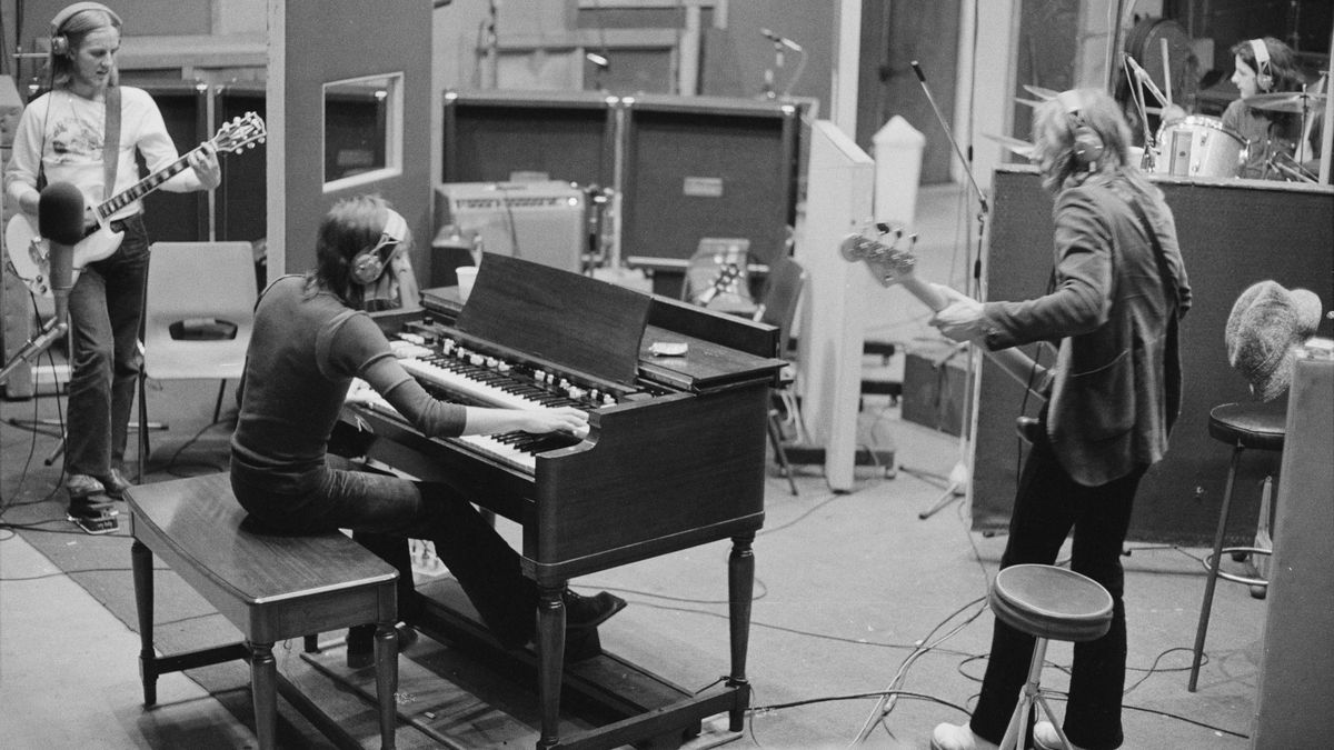 "I Was Set Free": Humble Pie Guitarist Clem Clempson Talks Lighting up ...