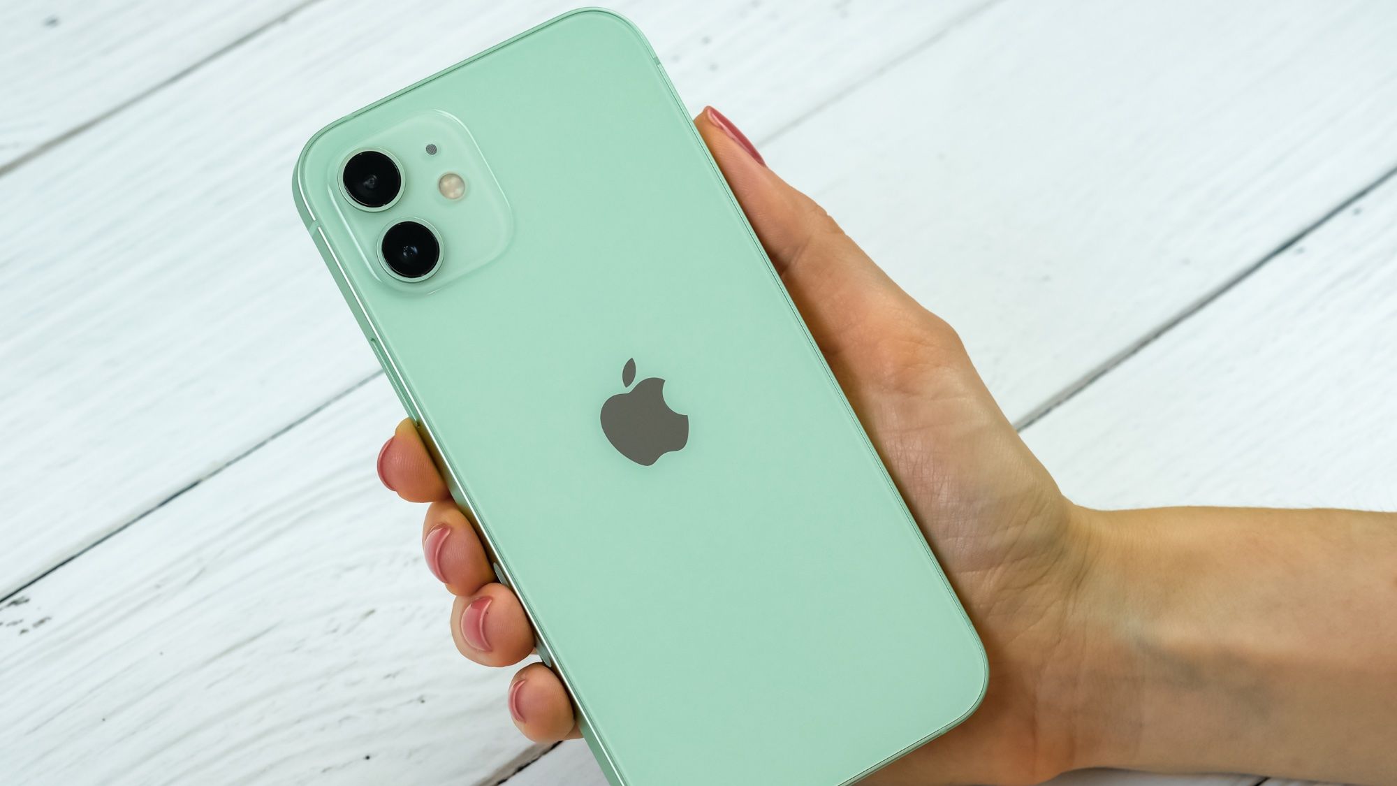Apple responds to France's iPhone 12 radiation ban with software update ...