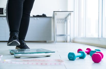 When is the best time to weigh yourself? Tips for tracking your weight ...