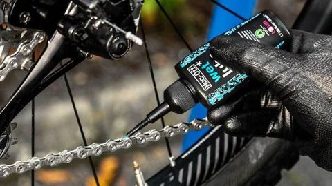 Best bike chain lubes for MTB, gravel & road | BikePerfect