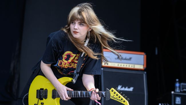 "Oh my god!" Watch 'dwarf metal' band Wind Rose surprise two fans at an ...