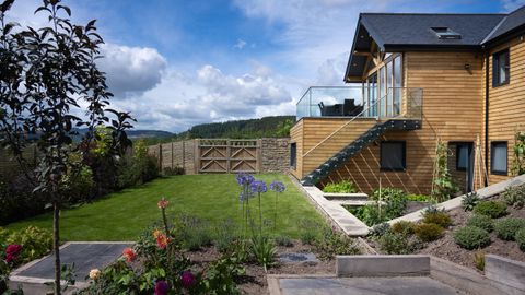 Privacy Fence Ideas: Hide Your Garden From The Outside World | Homebuilding