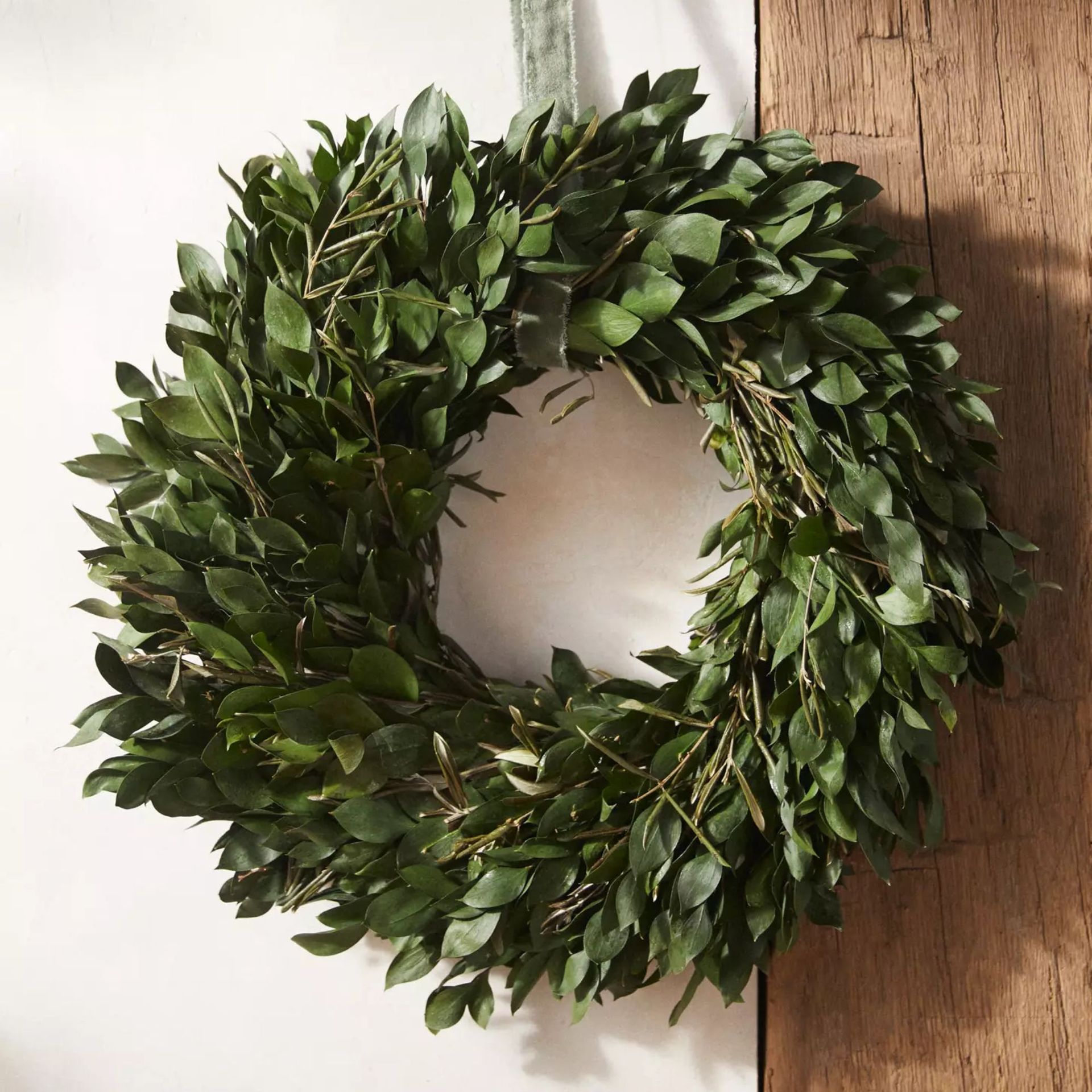 How to make a wall display with wreaths: expert tips | Homes and Gardens