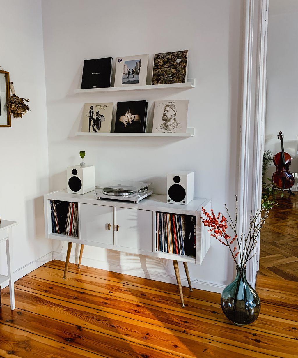 8 IKEA Record Storage Hacks to Display Your Vinyl Collection | Livingetc