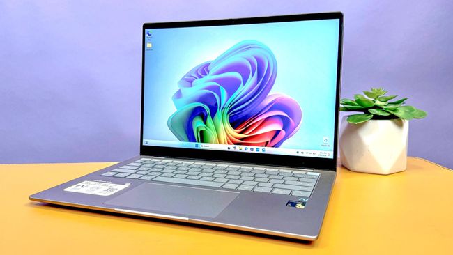 Snapdragon X chips finally make Windows laptops competitive with ...