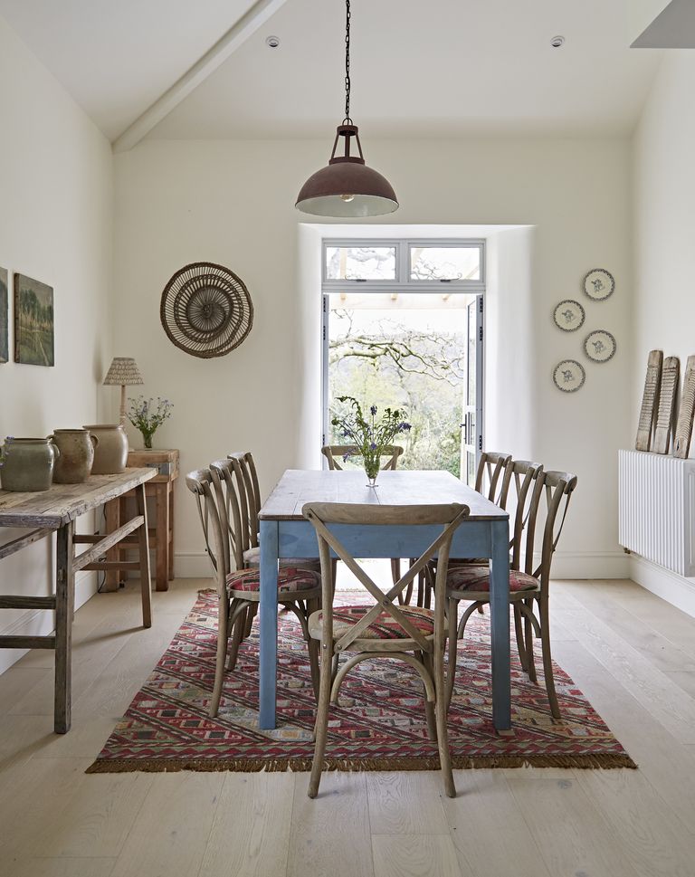How big should a dining table be compared to the room? | Homes and Gardens
