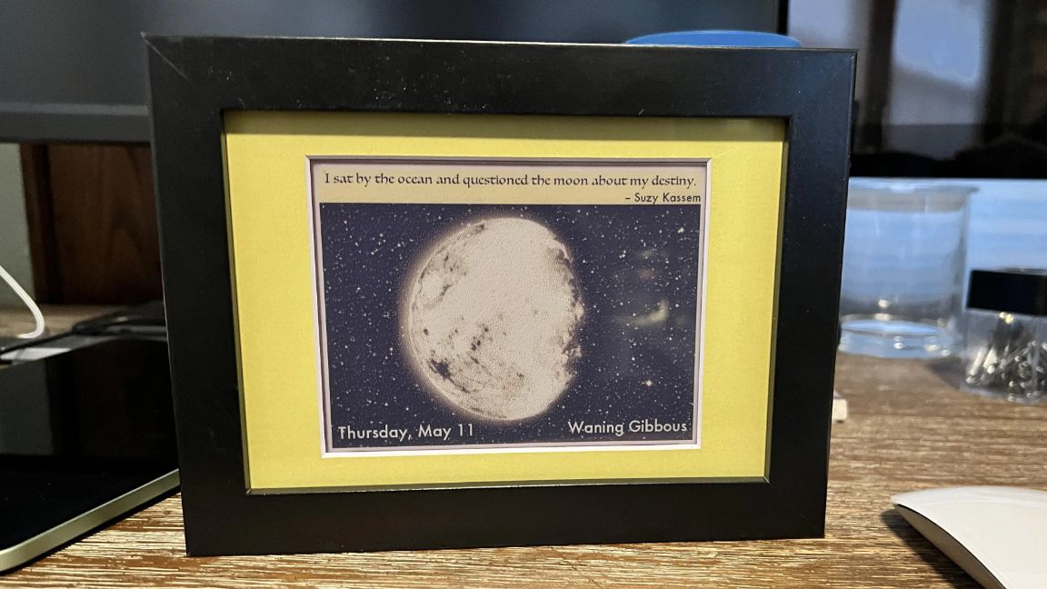 Raspberry Pi Moon Calendar Shows Lunar Cycle With e-Ink Display | Tom's ...