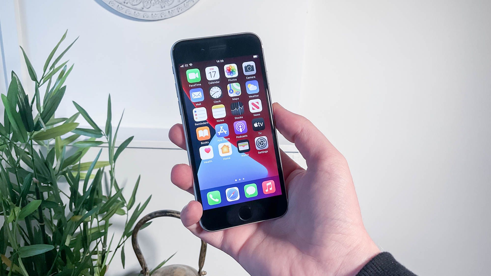 iPhone SE 3 leak claims the home button is on the chopping block — why ...