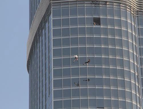 Tom Cruise Hangs Himself From World's Tallest Building | Cinemablend