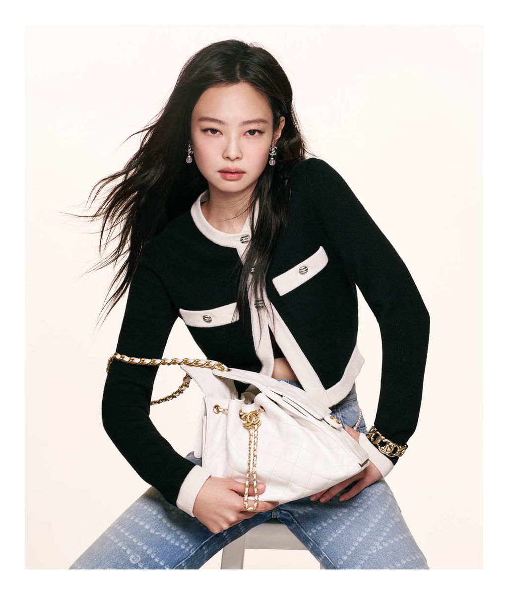 Jennie Stars in the New Chanel 25 Handbag Campaign | Who What Wear