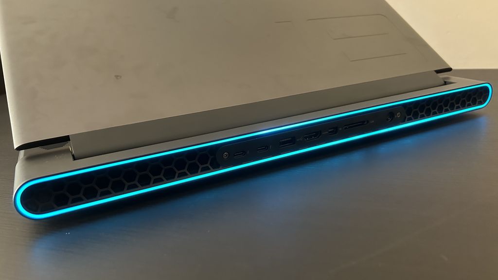 Alienware M18 review: "a desktop replacement that really can take over ...