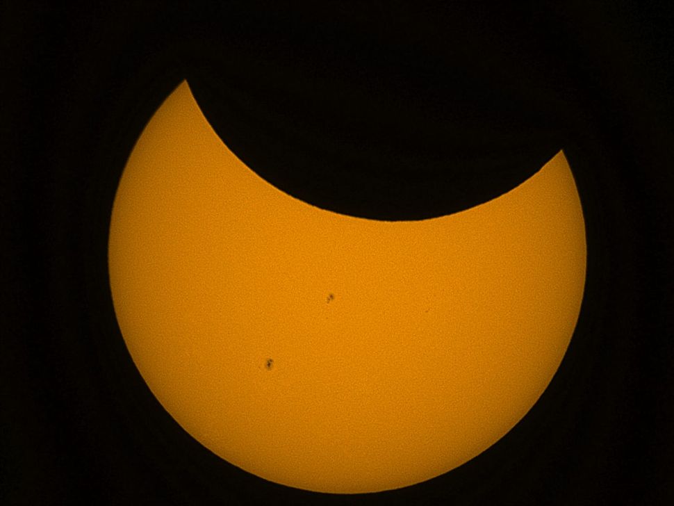 Annular solar eclipse wows skywatchers with spectacular 'ring of fire ...