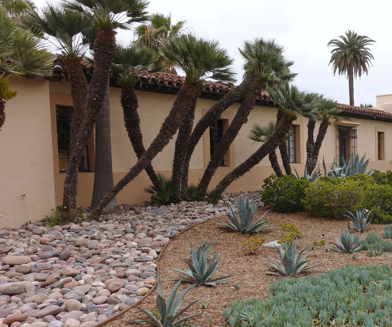 Front yard rock landscaping ideas: 10 eye-catching looks | Homes and ...